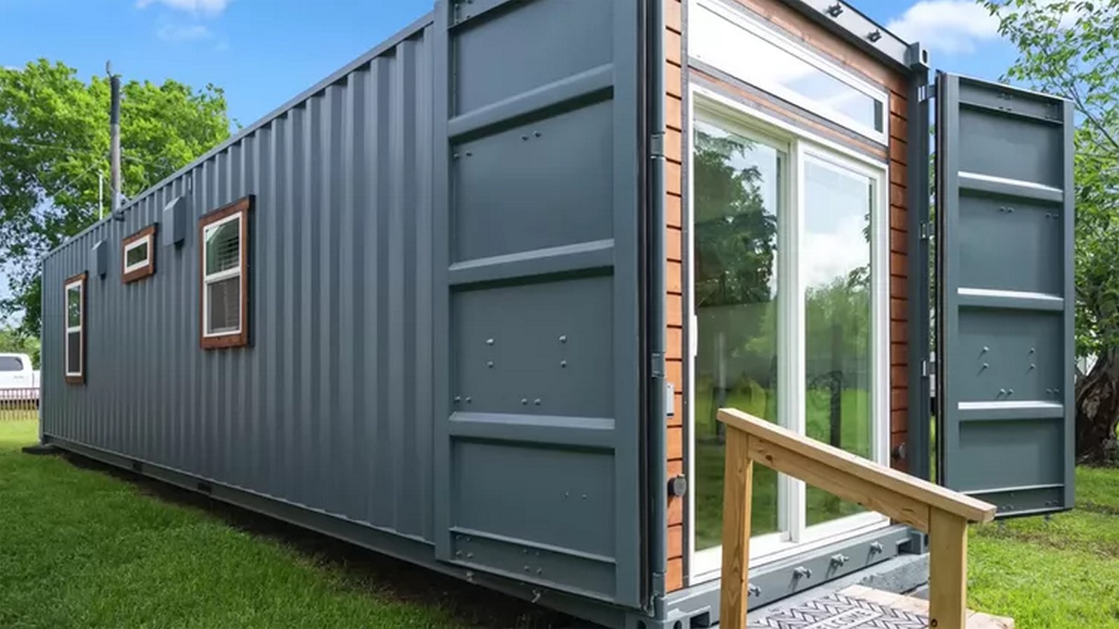 Exploring Uncontained Dreams: The Rising Sun Shipping Container Home ...